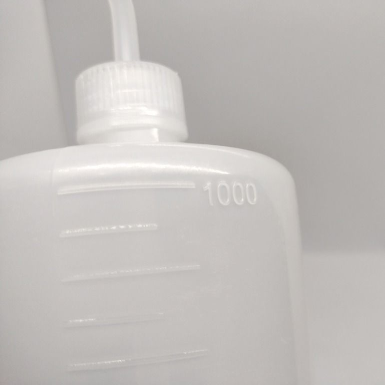 Irrigation Squeeze Bottle, 1000ml on Carousell