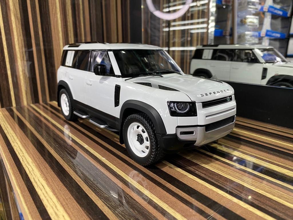 Land Rover Defender 110-2020 / Metal 1:18 Diecast / Satin Indus Silver ...