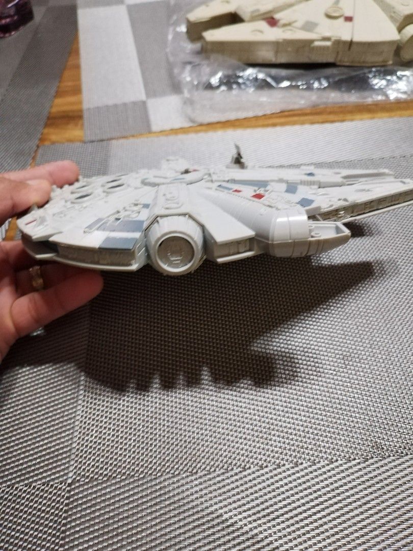 Millennium Falcon, Hobbies & Toys, Toys & Games on Carousell