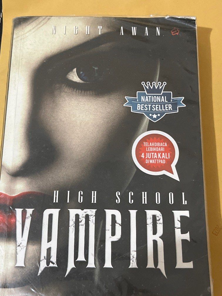 Novel fiksi Indonesia highschool vampire, Buku & Alat Tulis, Alat Tulis ...
