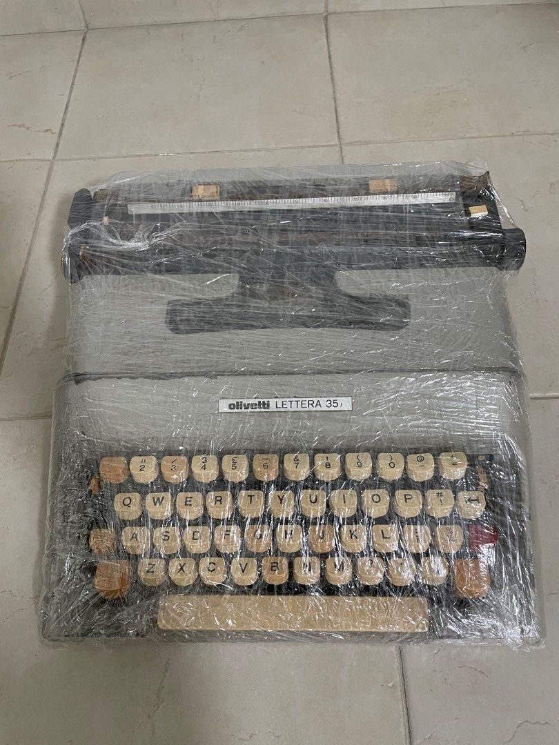 Olivetti Typewriter Lettera 35, Hobbies & Toys, Memorabilia ...