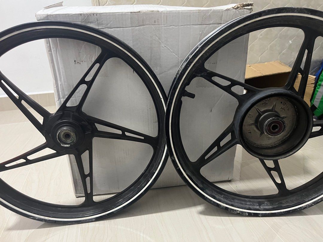 Original yamaha rim, Motorbikes on Carousell