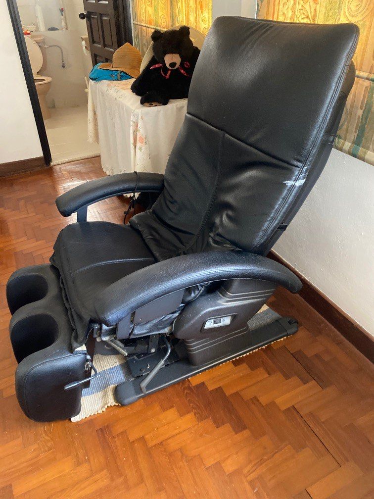 Osim Massage Chair, Furniture & Home Living, Furniture, Chairs on Carousell