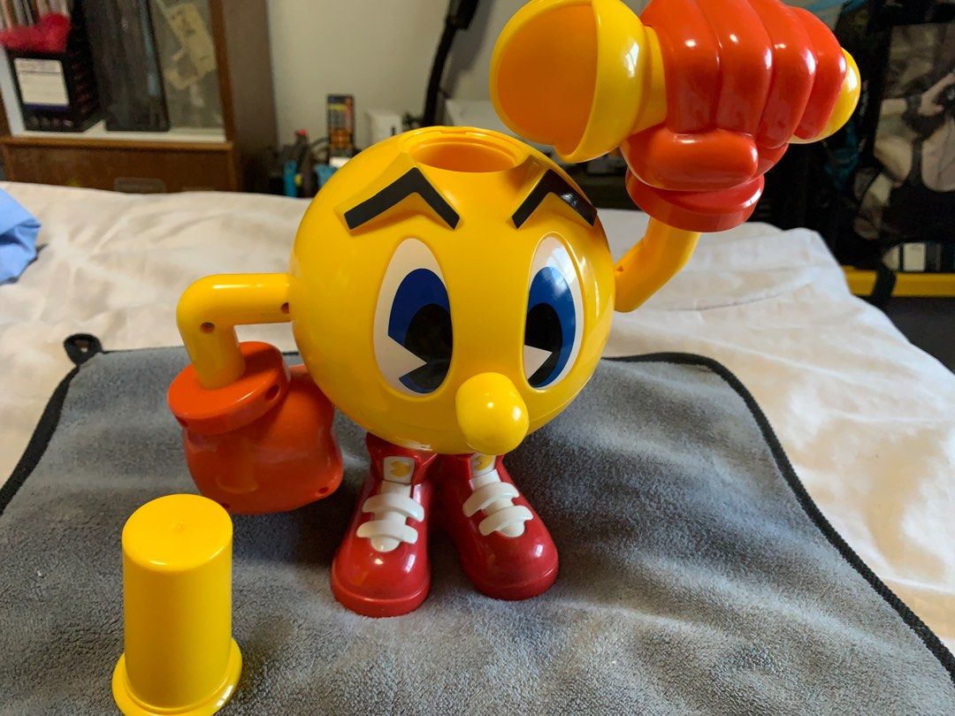 Pacman figurine from Namco Bandai Pac Man, Hobbies & Toys, Toys & Games ...