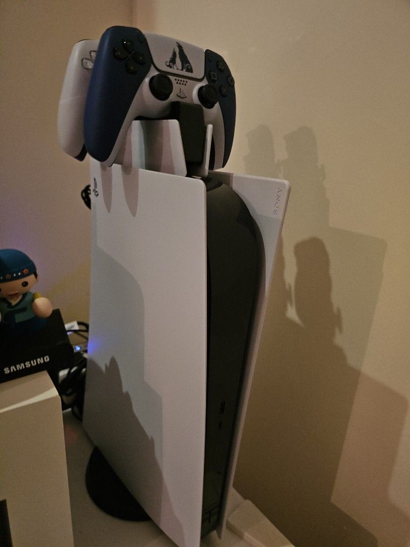 PS5 GOW Digital Disc Free Version with installed 2TB Samsung 980 Pro ...