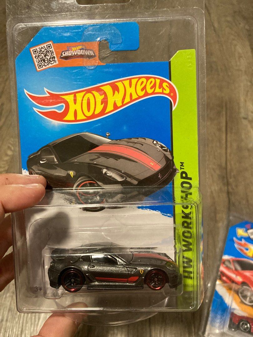Selling a set of hot wheels Ferrari 599xx red and black / hotwheels ...