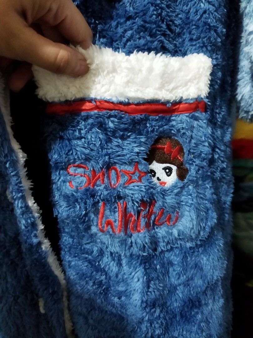 Snow White Fur Robe Dress Sleepwear (no buttons), Women's Fashion ...