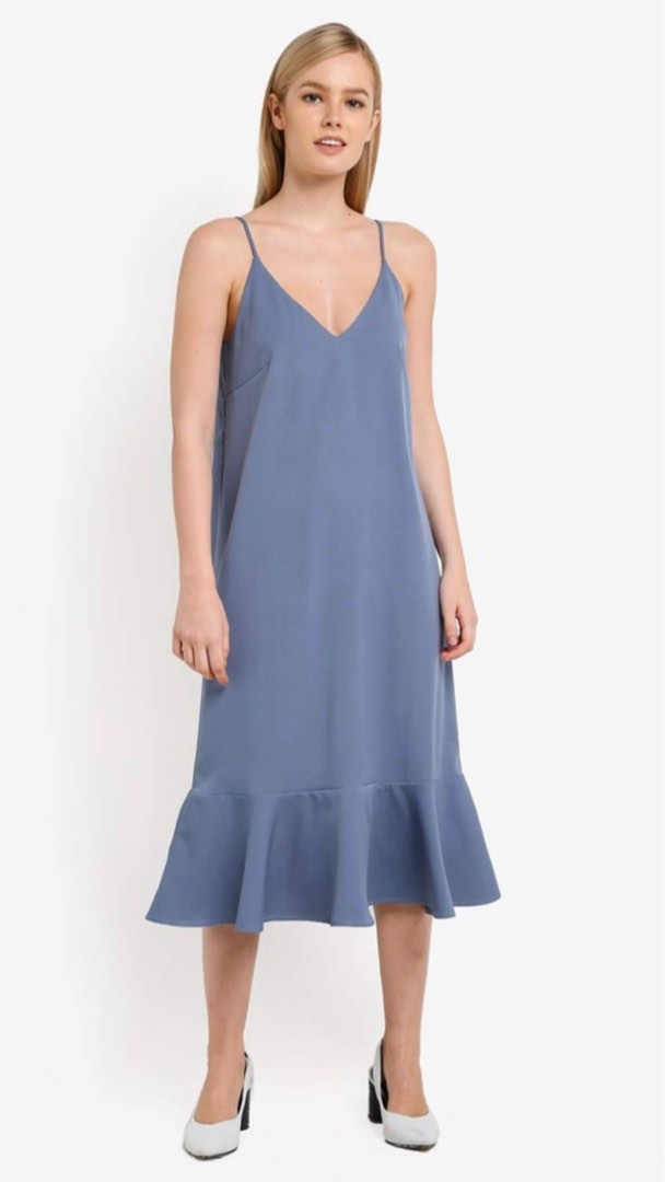 SOMETHINGBORROWED Fluted Hem Cami Midi Dress, Women's Fashion, Dresses ...