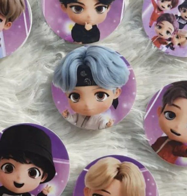 SUGA - Tiny Tan Monitor Figure (Mic Drop Version) and Me,Myself & Suga Special 8 Photo-Folio ...