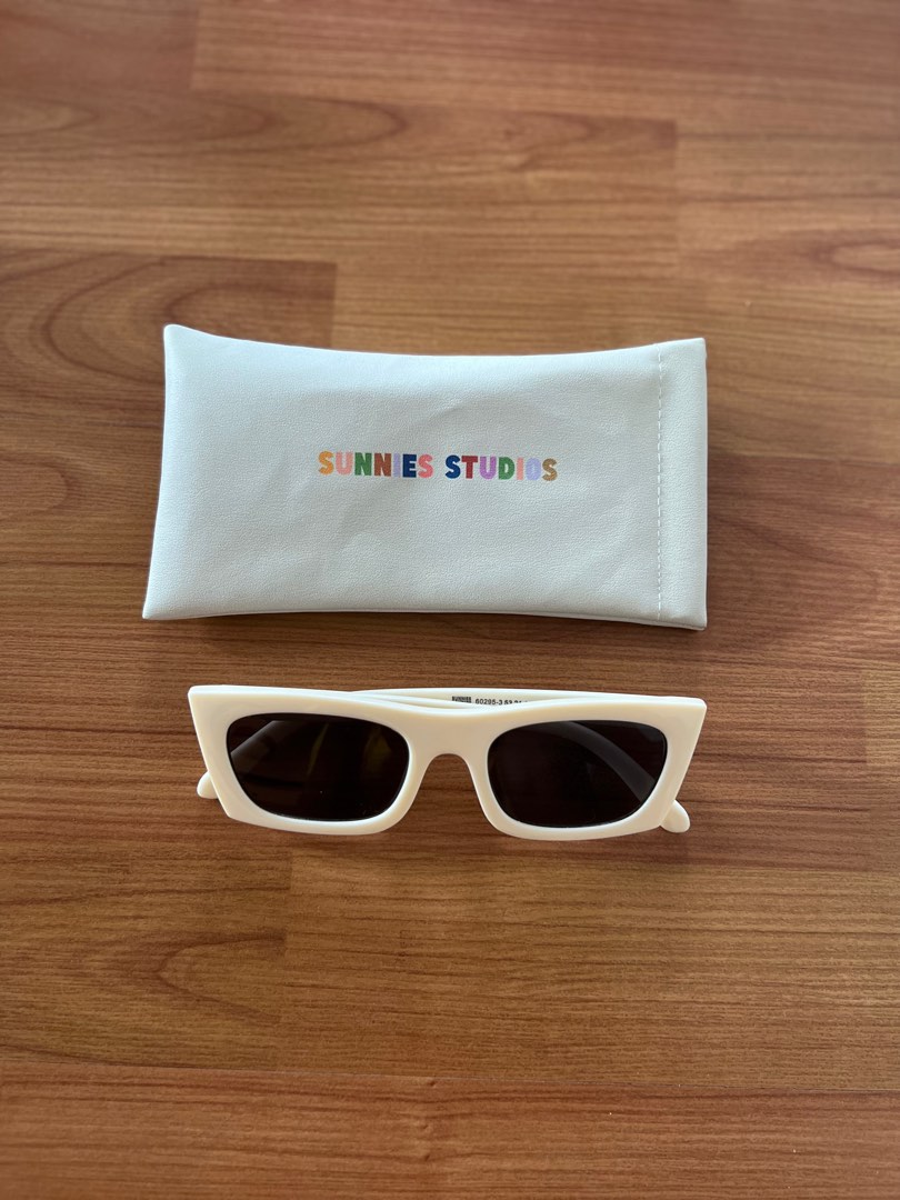 Sunnies Studios Cateye Sunglasses, Women's Fashion, Watches ...