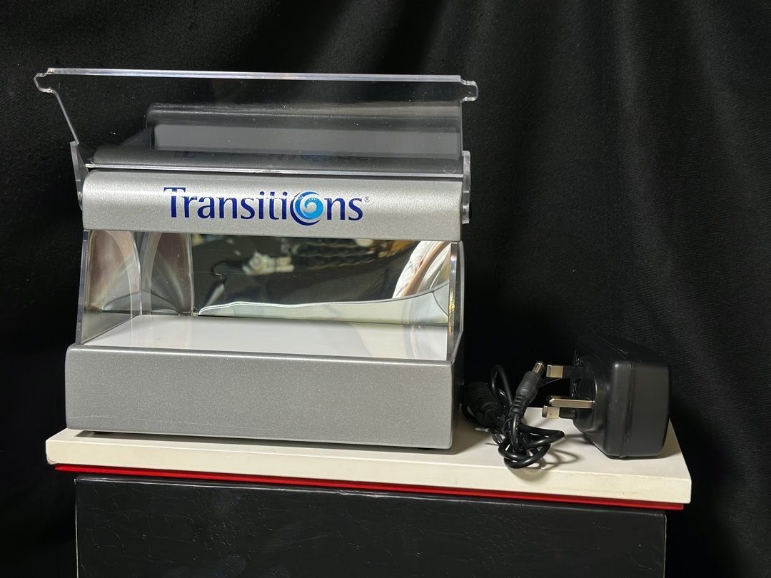 Sold - Transitions 紫外光燈機 驗鈔機 可用作手錶比較夜光強弱 Transitions UV light machine Can use to detect the UV ...