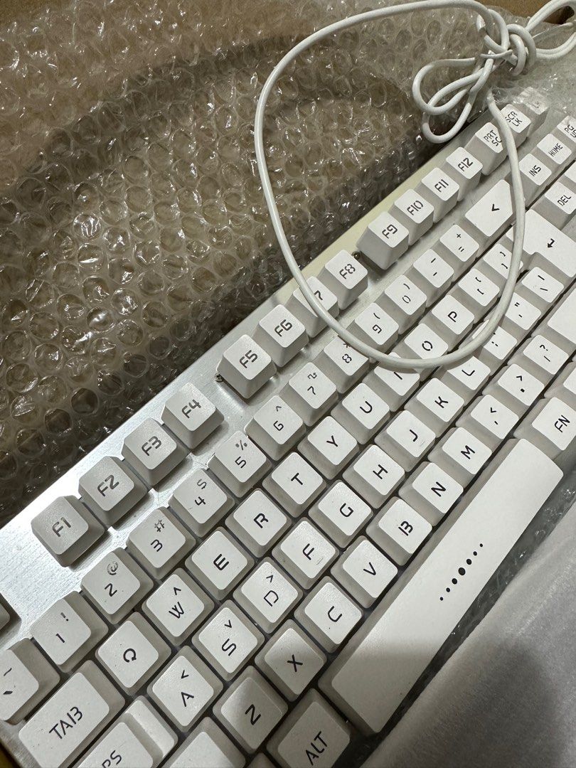 White Badwolf Keyboard Bk 800, Computers & Tech, Parts & Accessories ...