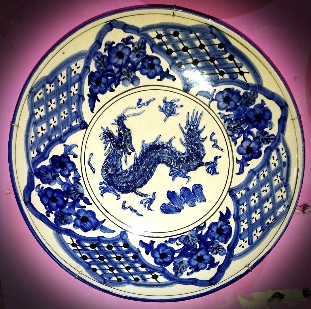 2 Piring Antik Gede Naga Biru Timbul lawas Antik, Antik, Pajangan di Carousell