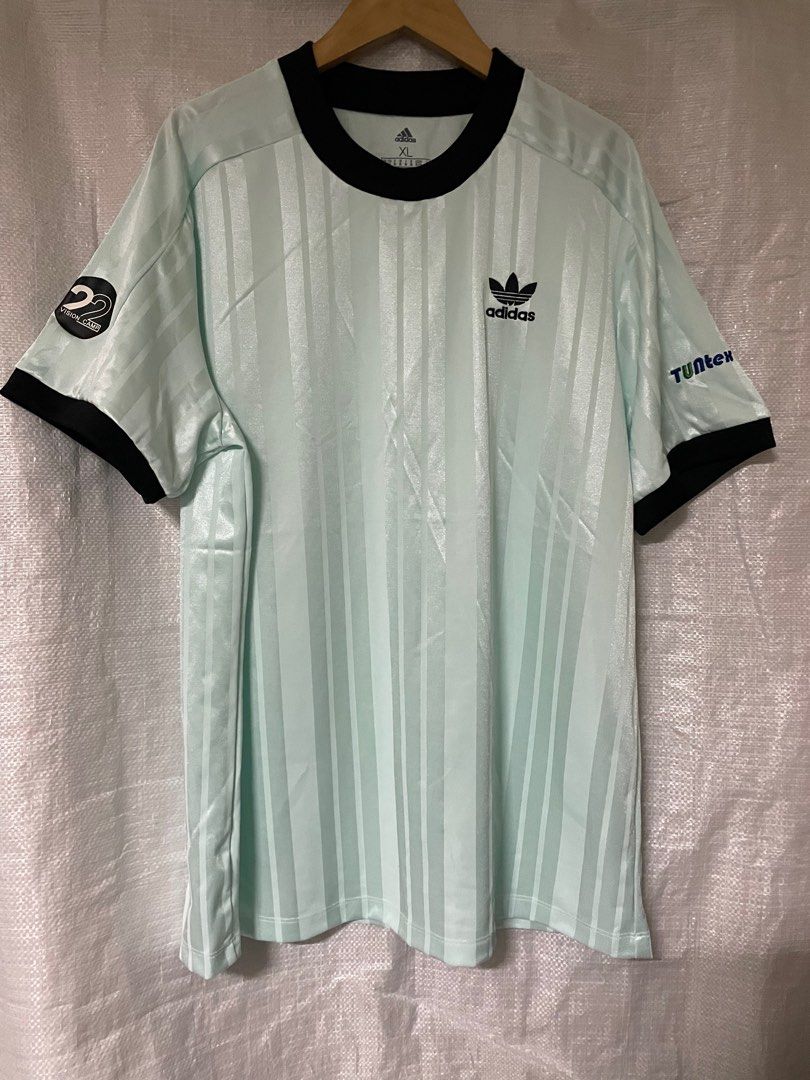 Adidas TUNtex 22 vision camp 刺繡logo T (B3, 他的時尚, 上衣與西裝, T恤、Polo衫在旋轉拍賣
