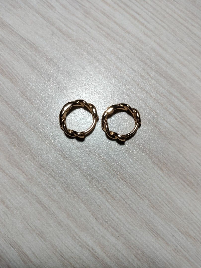 Anting hoop perak terbaru model lilit warna rose gold, Fesyen Wanita, Perhiasan di Carousell