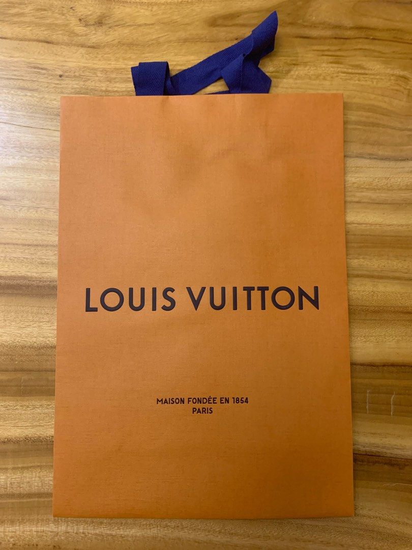 Chanel LV Bvlgari Tom Ford Mont Blanc紙袋, 名牌, 手袋及銀包 - Carousell