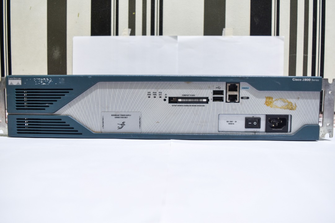 Cisco 2821 Integrated Services Router, Computers & Tech, Parts ...