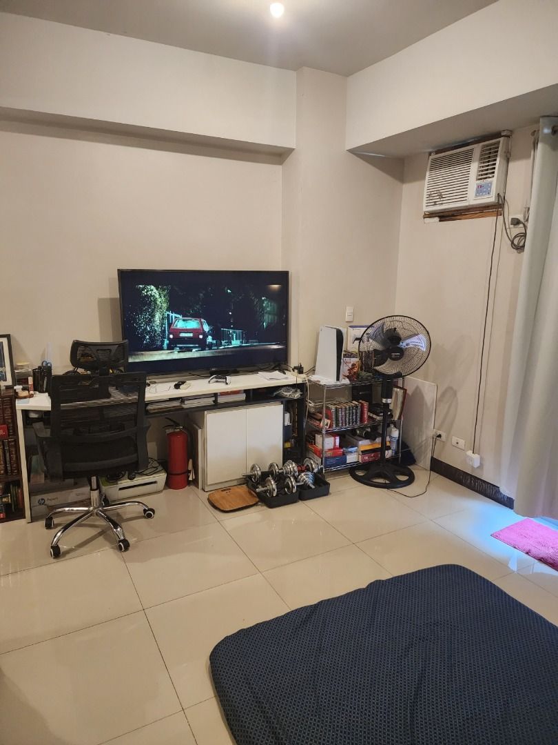 Cubao STUDIO Unit at Manhattan Heights Tower D Araneta Center on Carousell