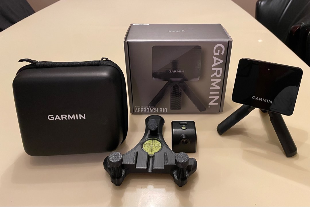 Garmin R10 with laser alignment stand, Sports Equipment, Sports & Games ...