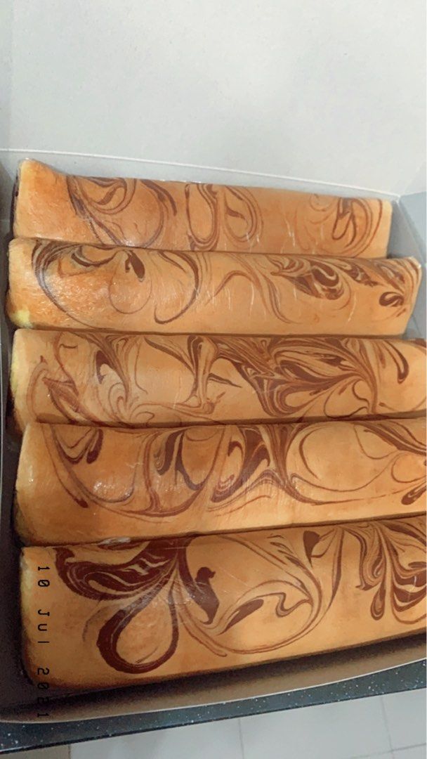 Hari Raya Haji Tapak Kuda Roll Cakes Lapis Layer Prunes Sugee Suji ...