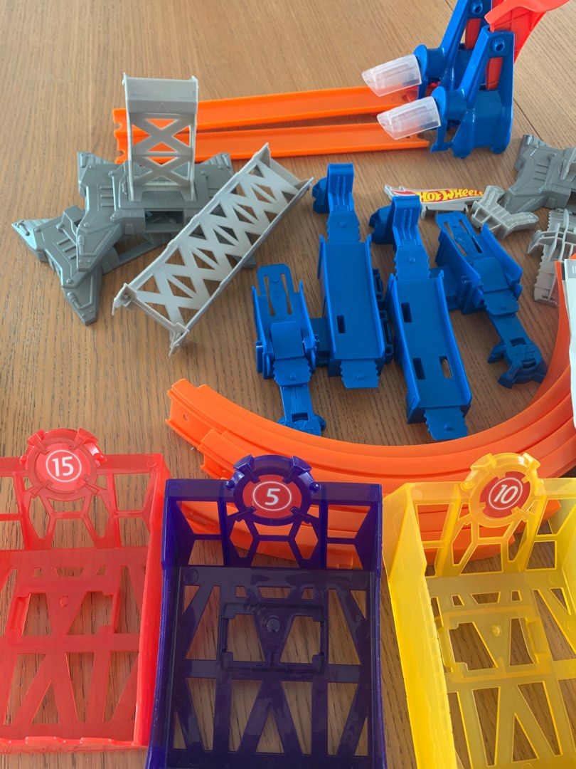 Hot Wheels Super Score Speedway and knockdown Spider, Hobbies & Toys ...