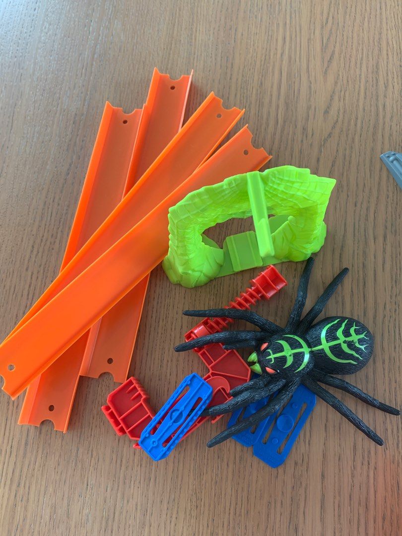 Hot Wheels Super Score Speedway and knockdown Spider, Hobbies & Toys ...
