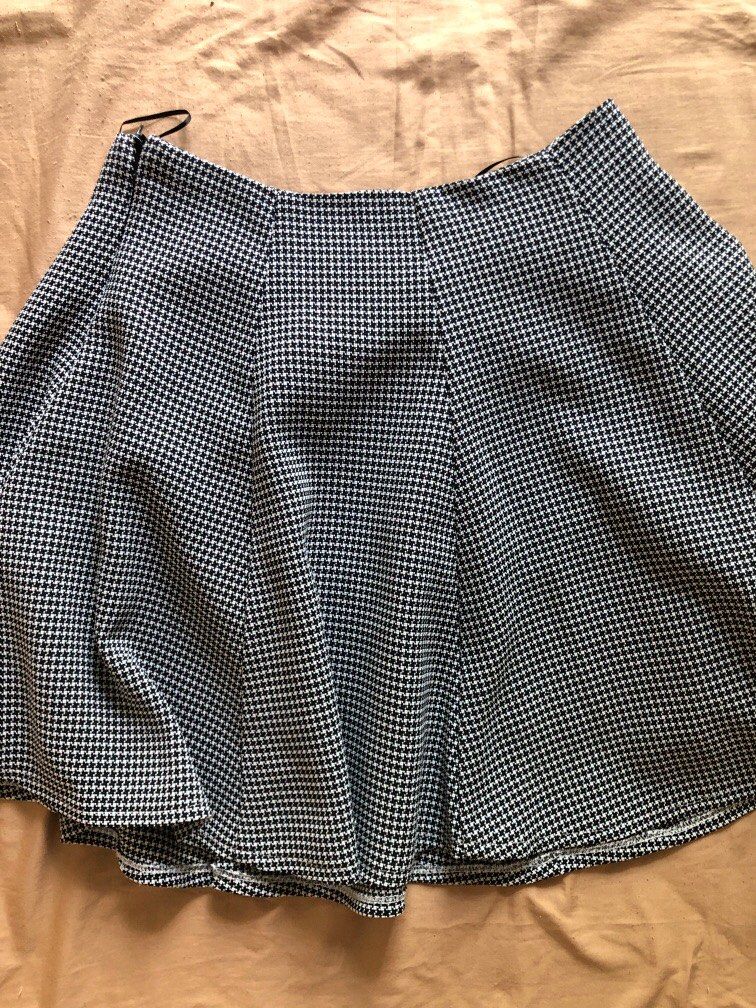 houndstooth skirt, Women's Fashion, Bottoms, Skirts on Carousell