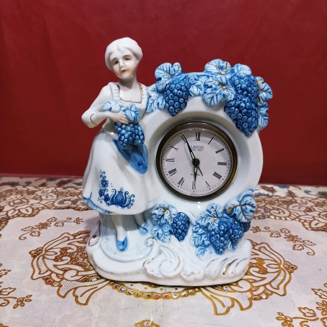 Jam Meja patung keramik, Antik, Pajangan di Carousell