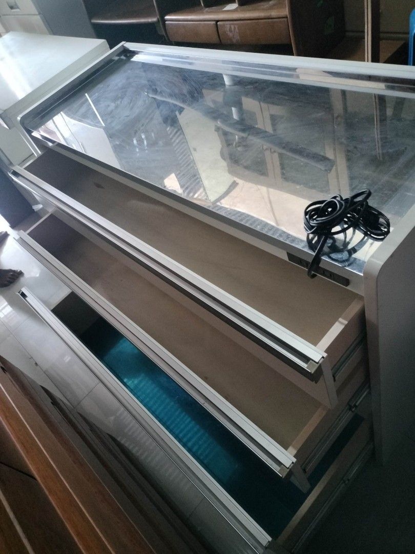 LAteral drawer on Carousell