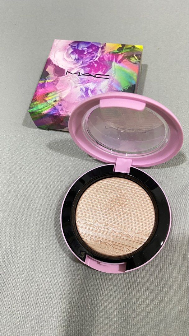 MAC highlighter, Beauty & Personal Care, Face, Makeup on Carousell