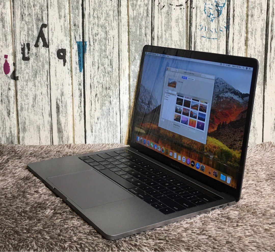 Macbook Pro ( 13inch 2017 Touchbar , Four Thunderbolt 3 Ports ) OS ...