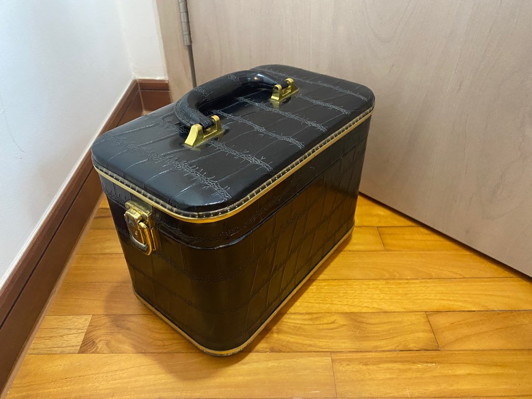 Make up carrier box, Women's Fashion, Jewelry & Organisers, Accessory ...