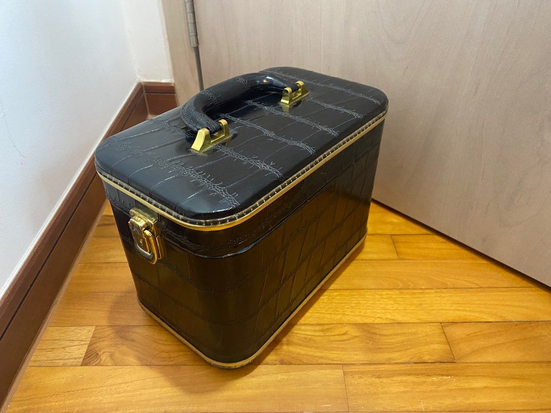 Make up carrier box, Women's Fashion, Jewelry & Organisers, Accessory ...