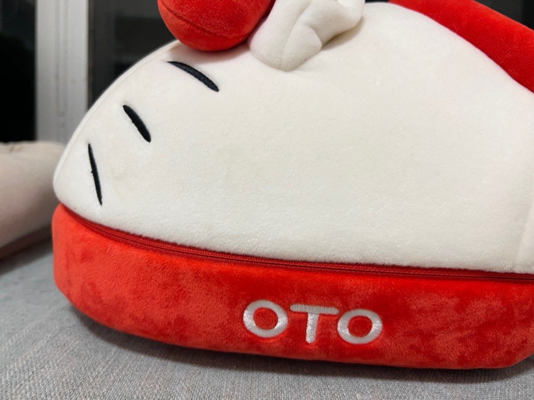 OTO X Hello Kitty 全方位包覆式溫熱足部按摩器, 公告欄 - Carousell