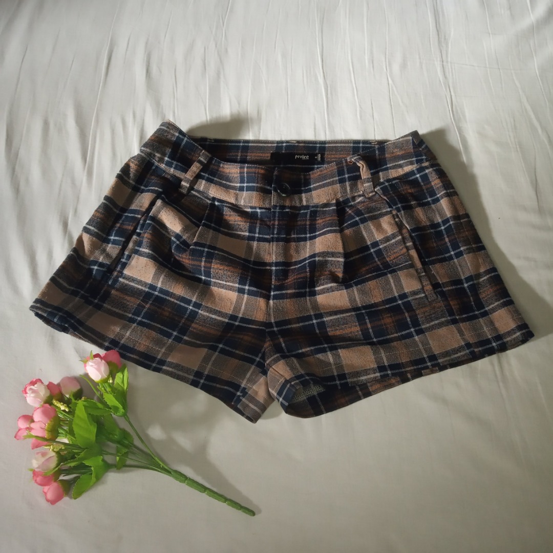 Plaid shorts, Women's Fashion, Bottoms, Shorts on Carousell