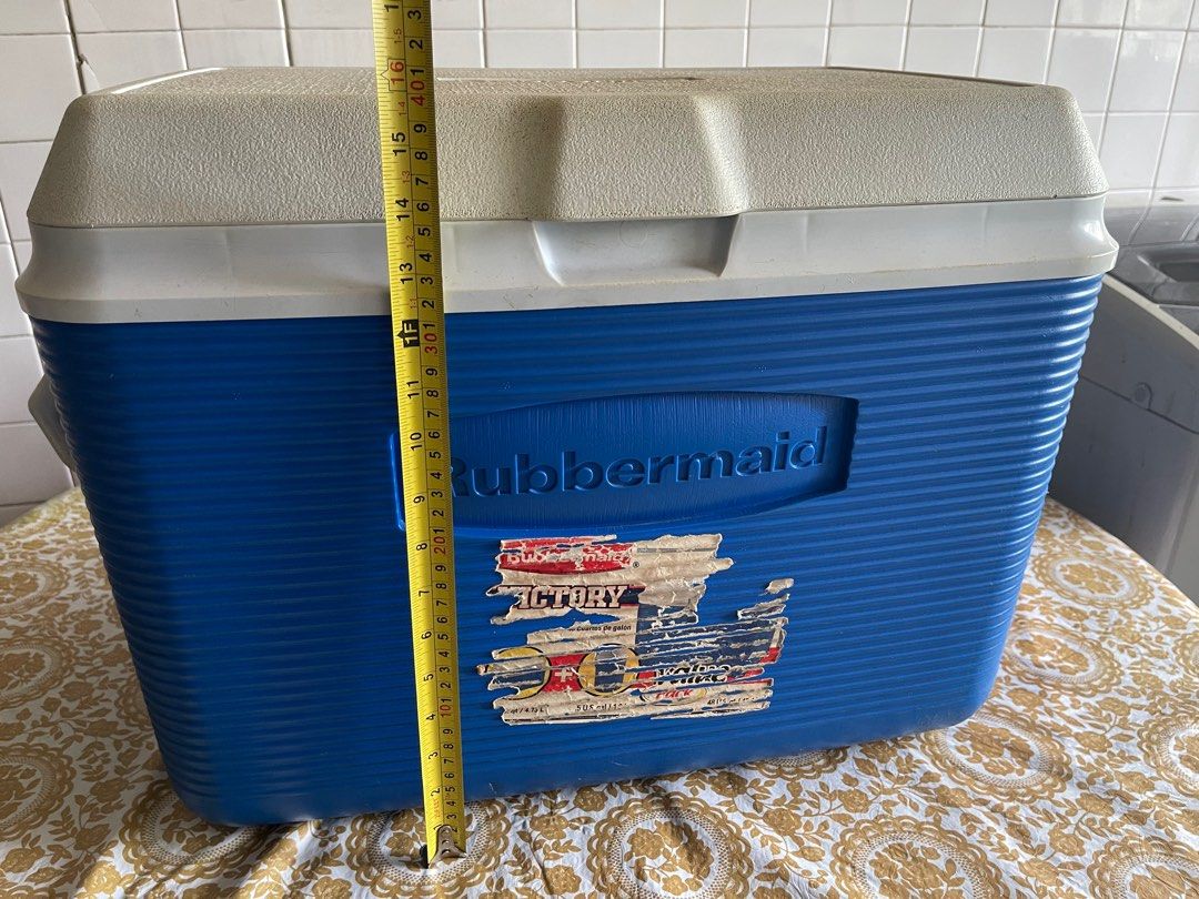 Rubbermaid Cooler / Ice Box, Furniture & Home Living, Kitchenware ...