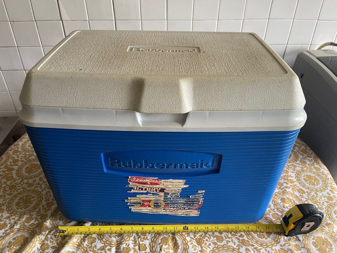 Rubbermaid Cooler / Ice Box, Furniture & Home Living, Kitchenware ...