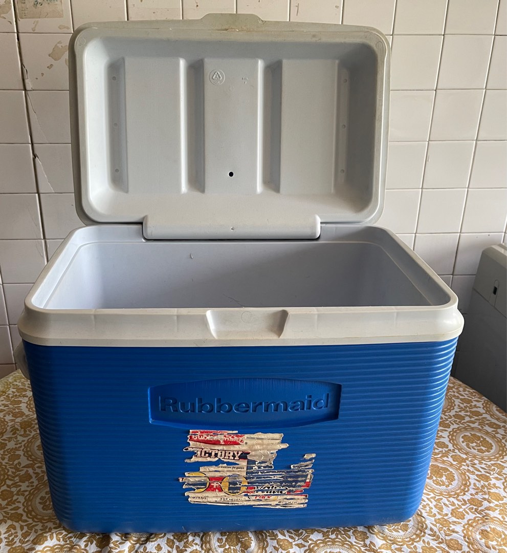 Rubbermaid Cooler / Ice Box, Furniture & Home Living, Kitchenware ...