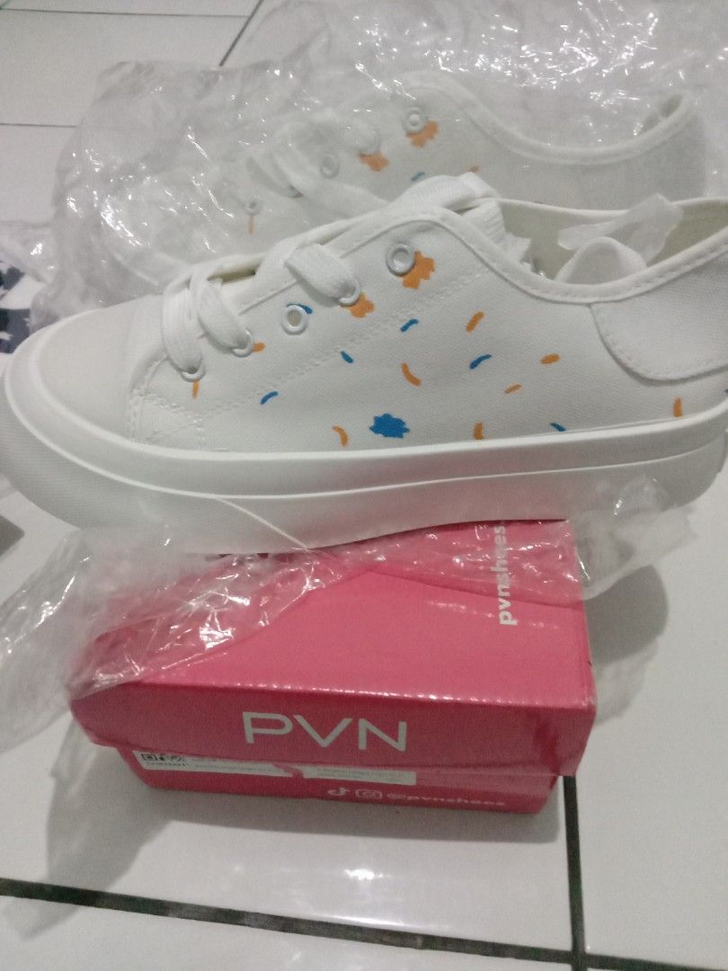 Sepatu PVN uk : 41, Fesyen Wanita, Sepatu di Carousell