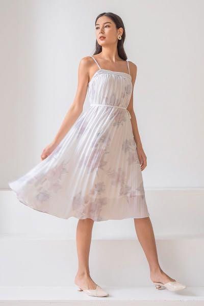 VELENE PLEATED FLORAL MIDI DRESS (WHITE), Women's Fashion, Dresses ...