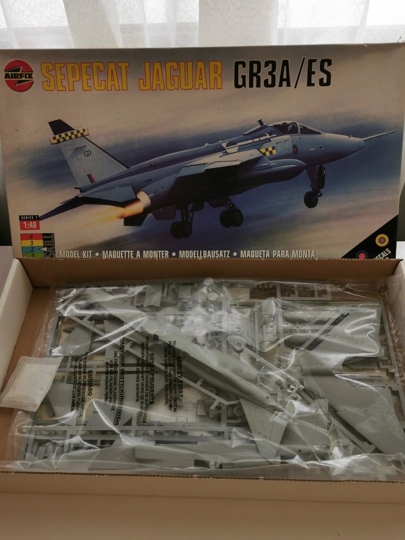 Vintage model kit bundle sale all items in one price, Airfix 1/48 model ...