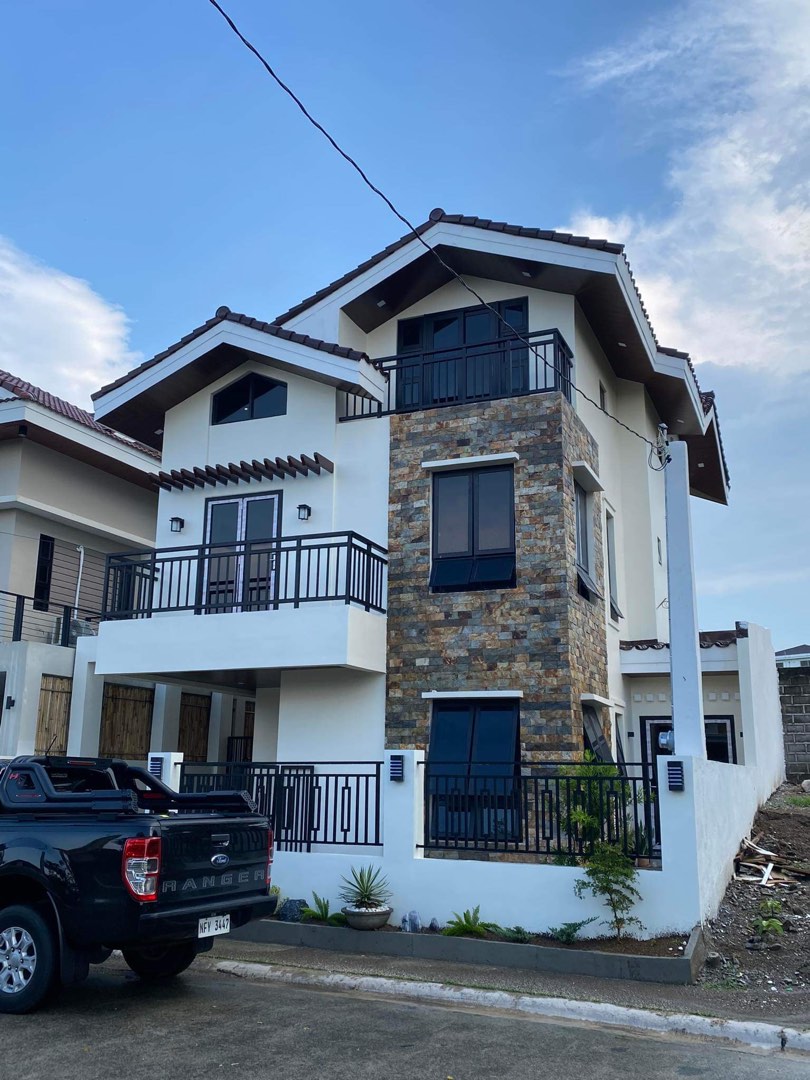 361sqm 6BR House & Lot In South Forbes Villas Sta. Rosa, Laguna For ...
