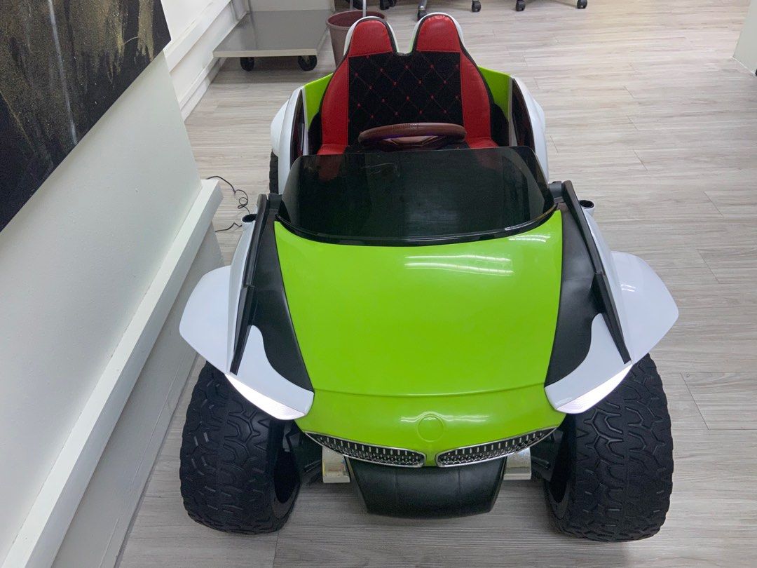 Bamper Bee Battery Operated Toy Car, Hobbies & Toys, Toys & Games on Carousell