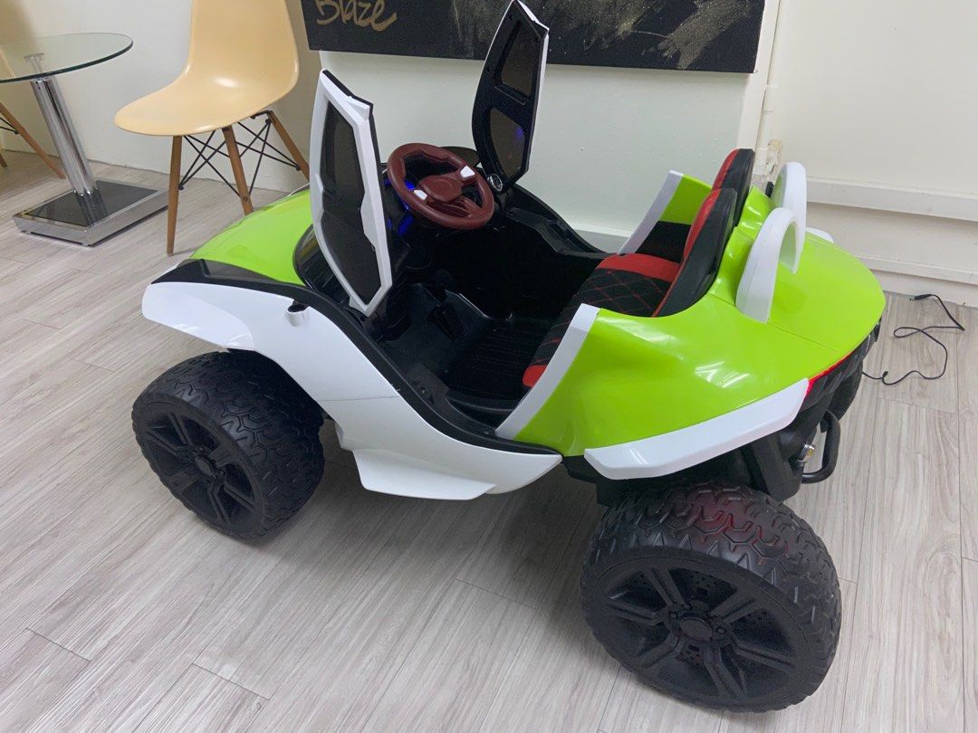 Bamper Bee Battery Operated Toy Car, Hobbies & Toys, Toys & Games on Carousell