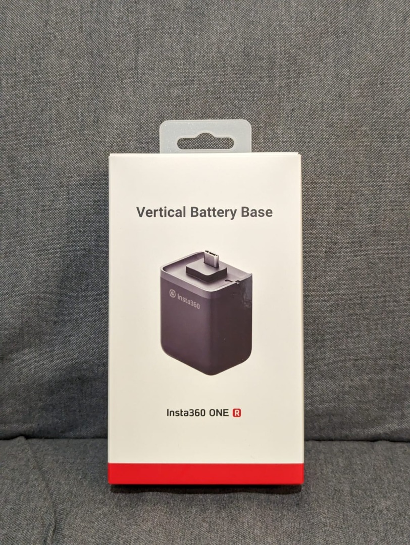 BNIB Insta360 ONE RS/R Vertical Battery Base, Photography, Photography ...