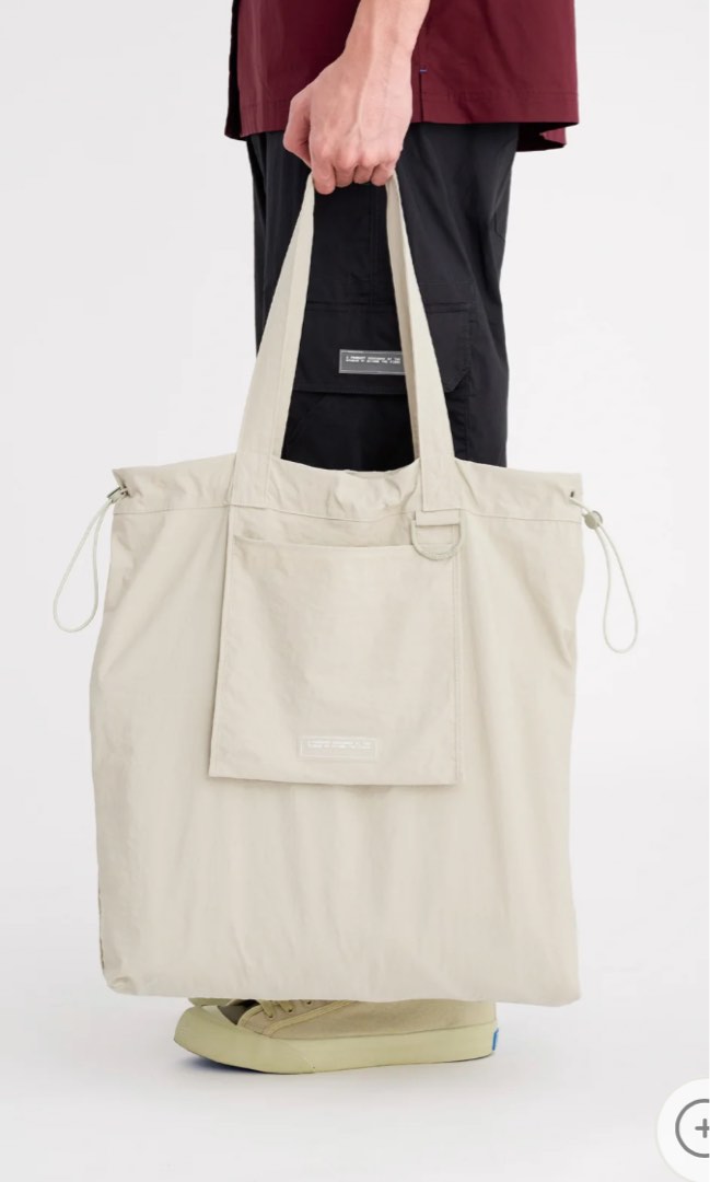 BTV toggle tote cream, Women's Fashion, Bags & Wallets, Tote Bags on ...