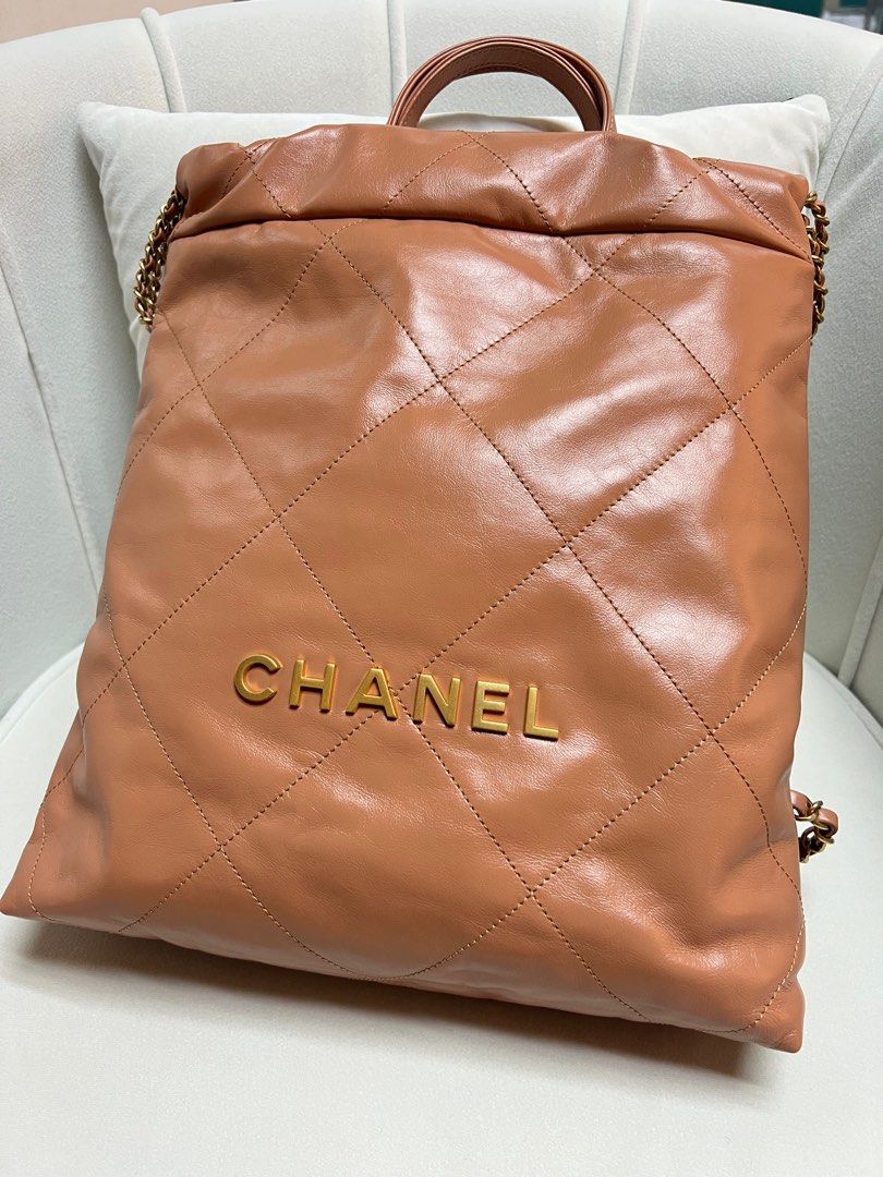 Chanel backpack, 名牌, 手袋及銀包 - Carousell