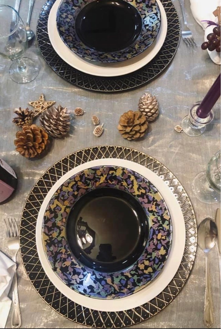 Classy plates and charger plates on Carousell