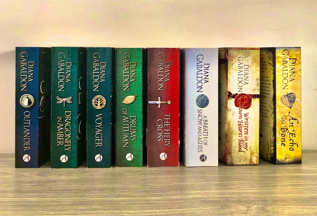 Complete set: Outlander series +2 extra, Hobbies & Toys, Books ...