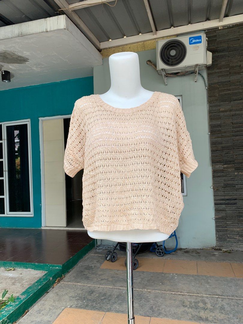 Crop Top #2 ‼️ RAJUT GEMESS IMPORT‼️, Fesyen Wanita, Pakaian Wanita, Atasan di Carousell